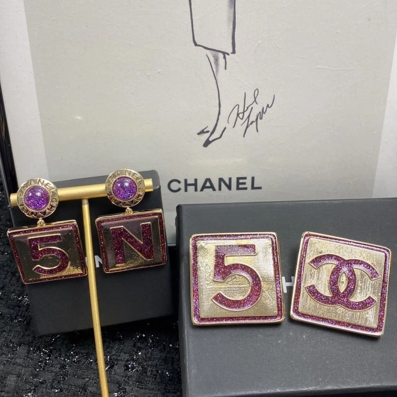 Legit Chanel Brooches