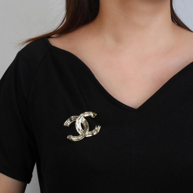 Brand-original Chanel Brooches