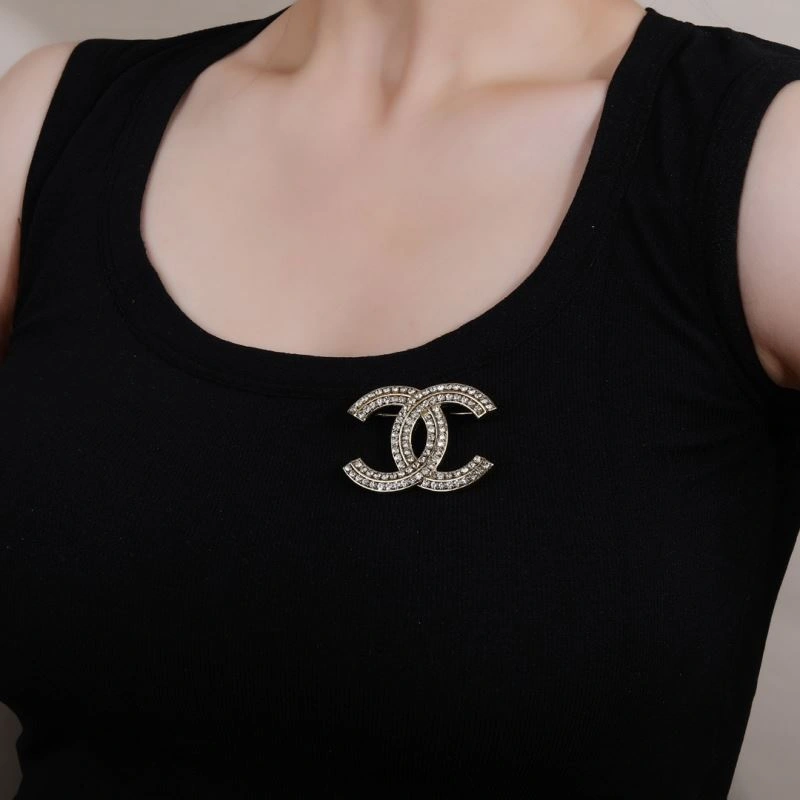 Top mirror Chanel Brooches