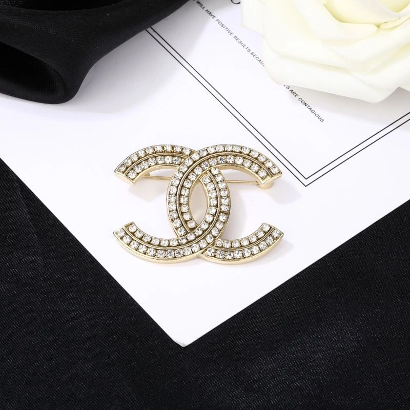 Top mirror Chanel Brooches