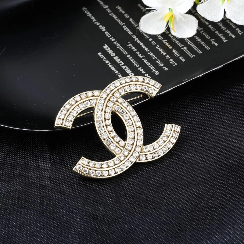 Top mirror Chanel Brooches