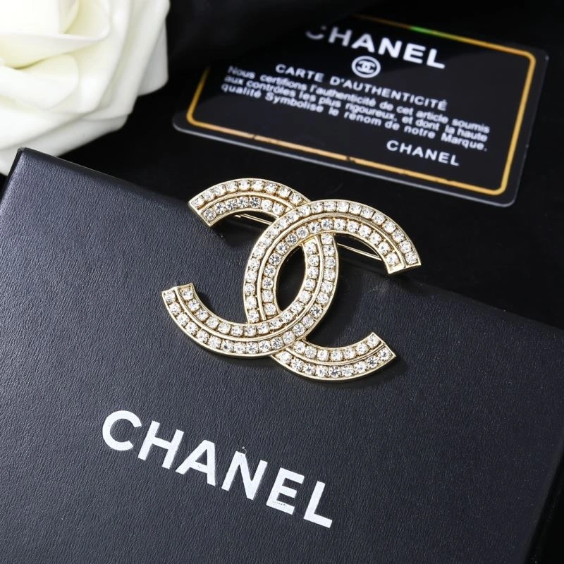 Top mirror Chanel Brooches