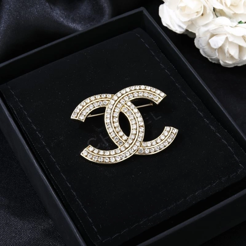 Top mirror Chanel Brooches