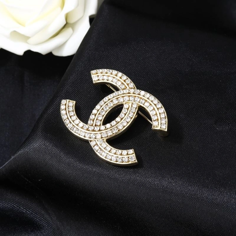 Top mirror Chanel Brooches