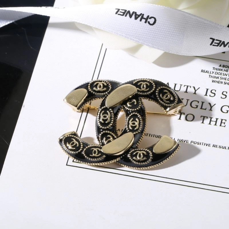 Low-cost Chanel Brooches