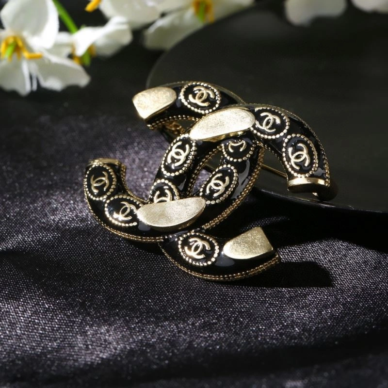 Low-cost Chanel Brooches