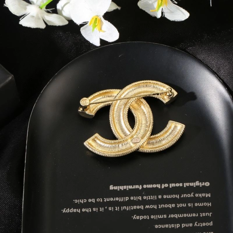 Low-cost Chanel Brooches