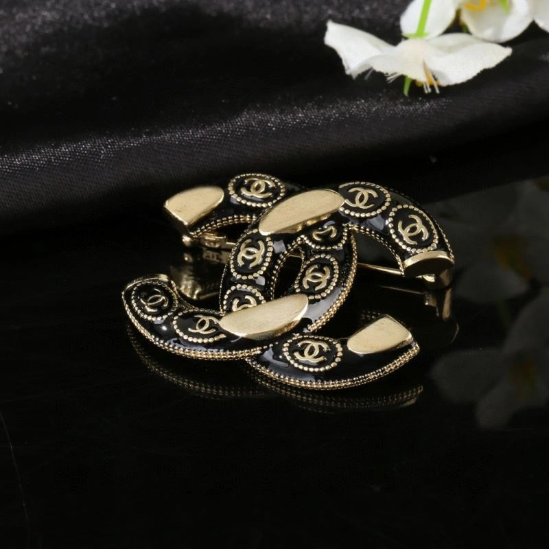 Low-cost Chanel Brooches