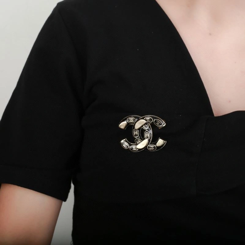 Low-cost Chanel Brooches