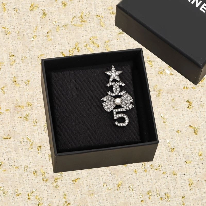 Top match Chanel Brooches