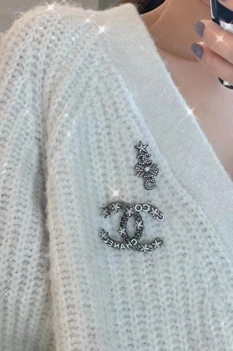 Top match Chanel Brooches