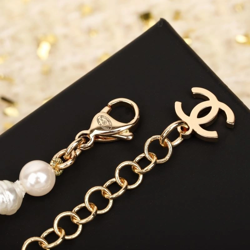 Top match Chanel Brooches