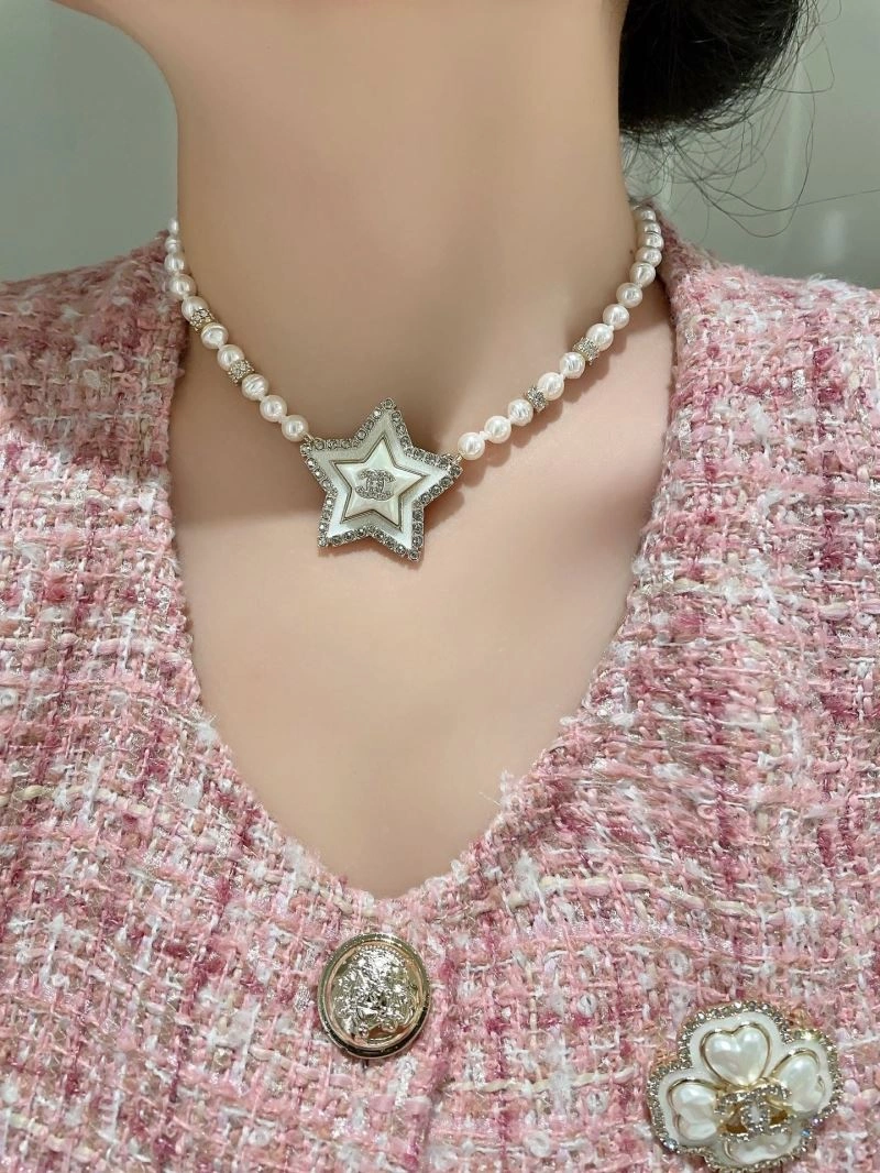 Top match Chanel Brooches