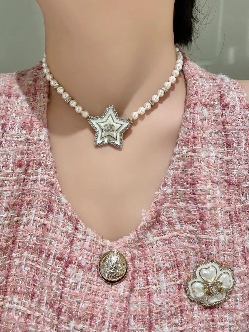 Top match Chanel Brooches