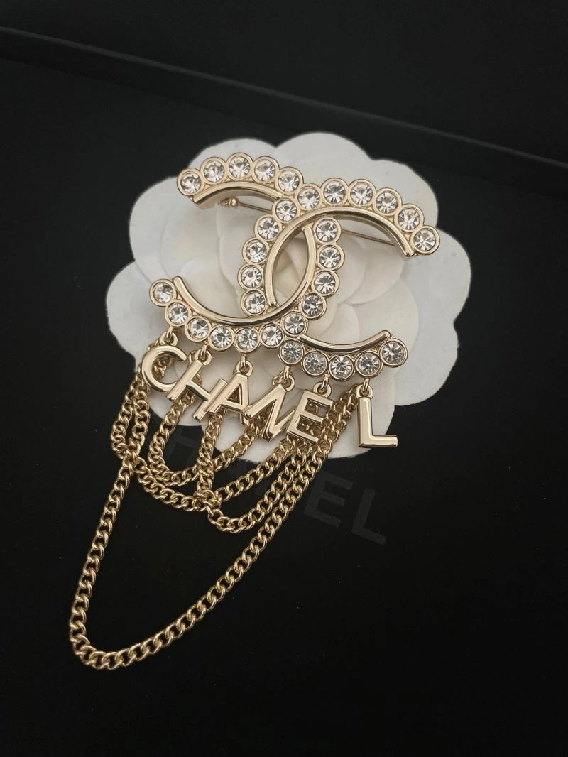 Low-cost Chanel Brooches