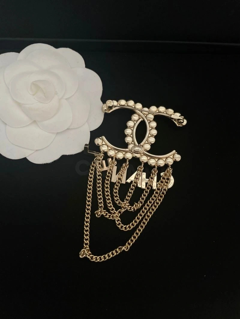 Low-cost Chanel Brooches