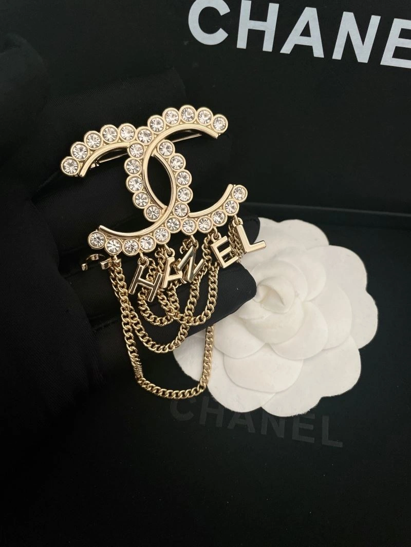 Low-cost Chanel Brooches