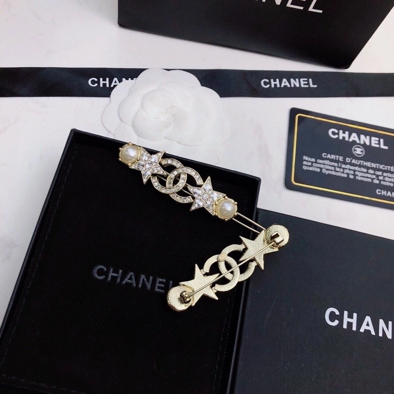 Low-cost Chanel Brooches