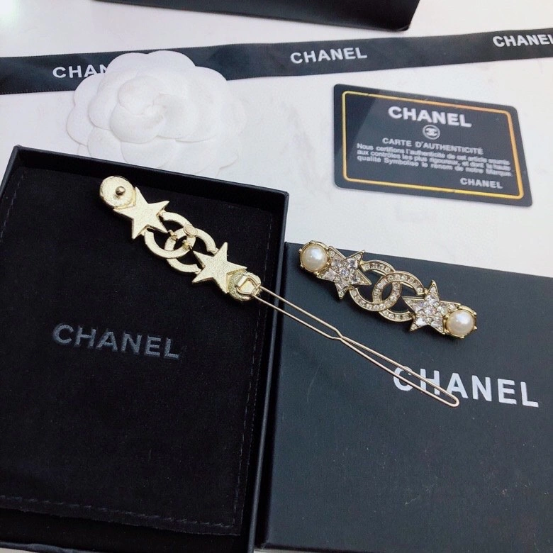 Low-cost Chanel Brooches