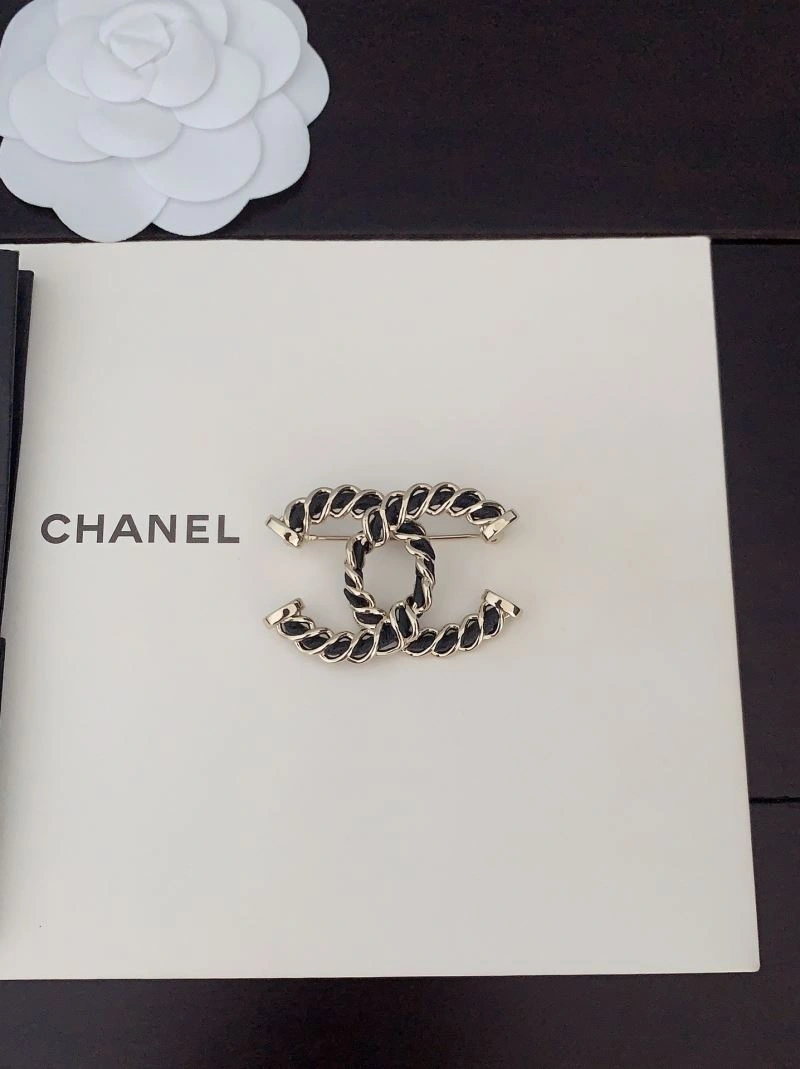 Low-cost Chanel Brooches