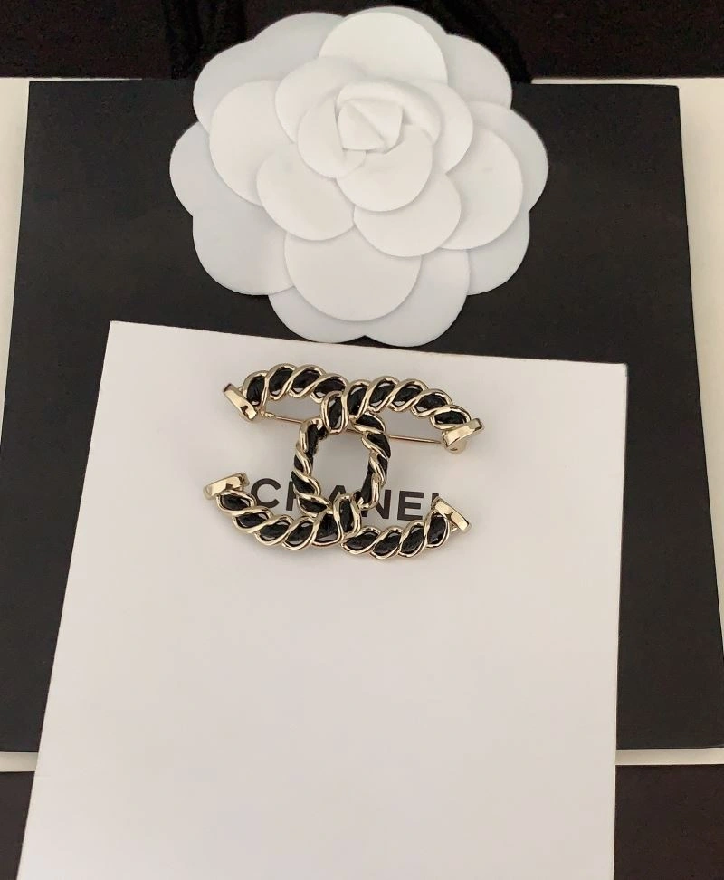 Low-cost Chanel Brooches