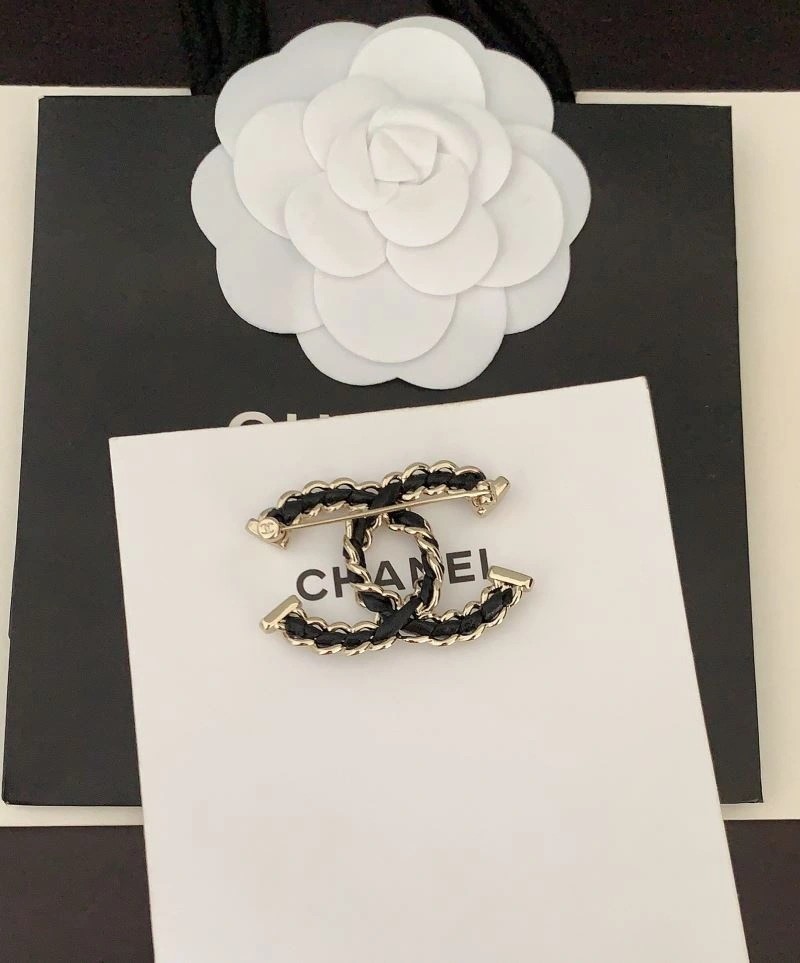 Low-cost Chanel Brooches