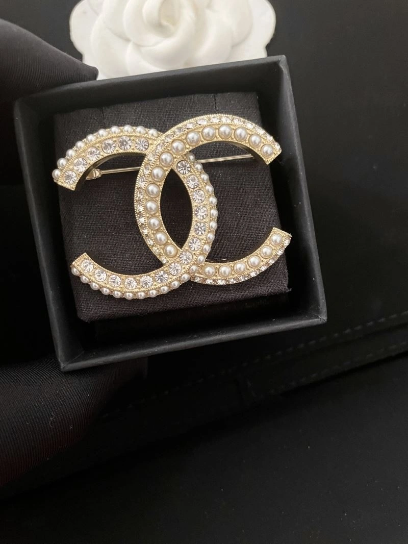 Accurate model Chanel Brooches