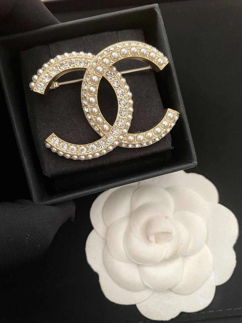 Accurate model Chanel Brooches