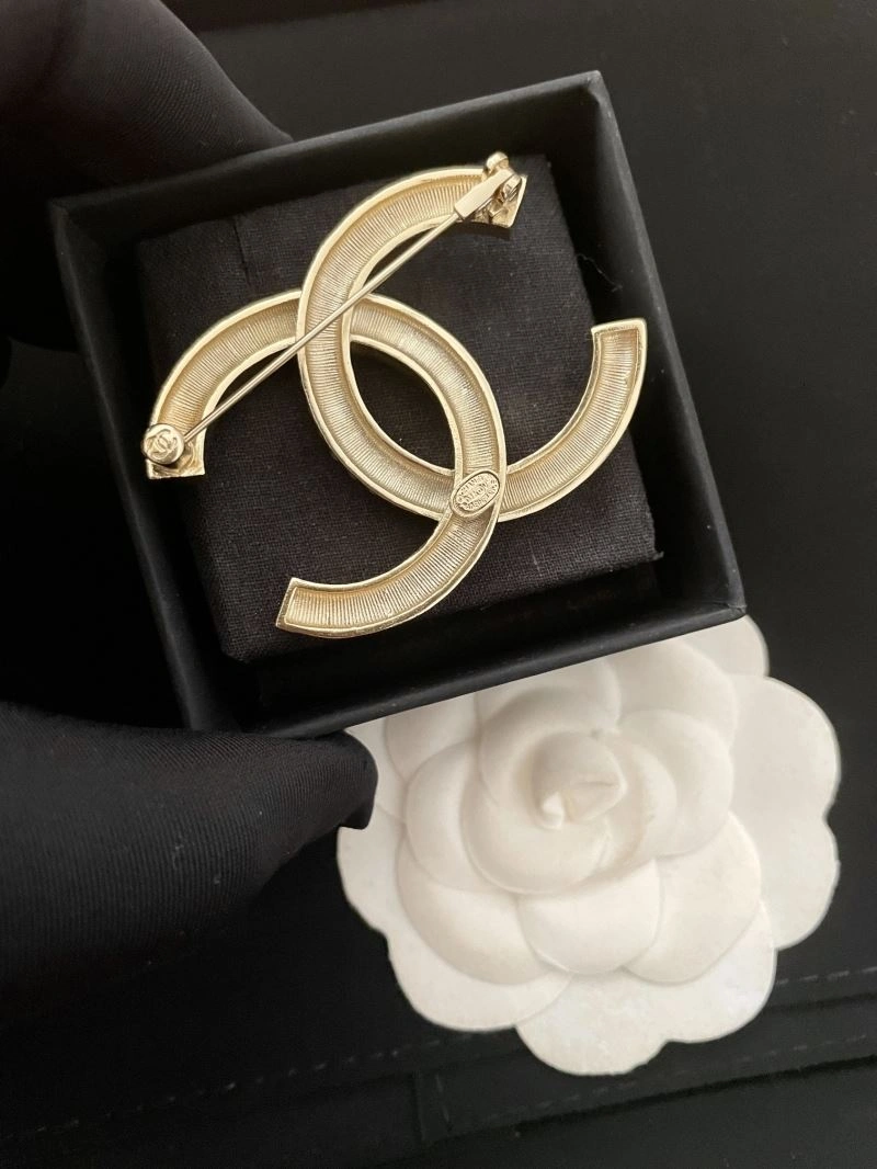 Accurate model Chanel Brooches