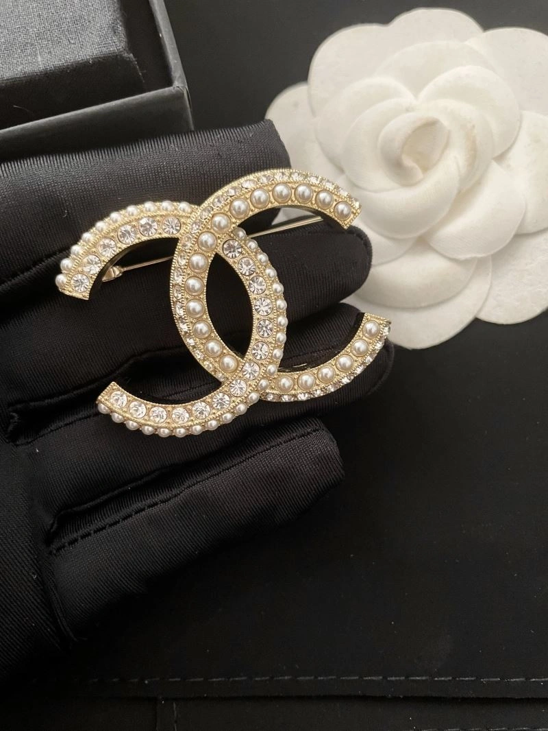 Accurate model Chanel Brooches