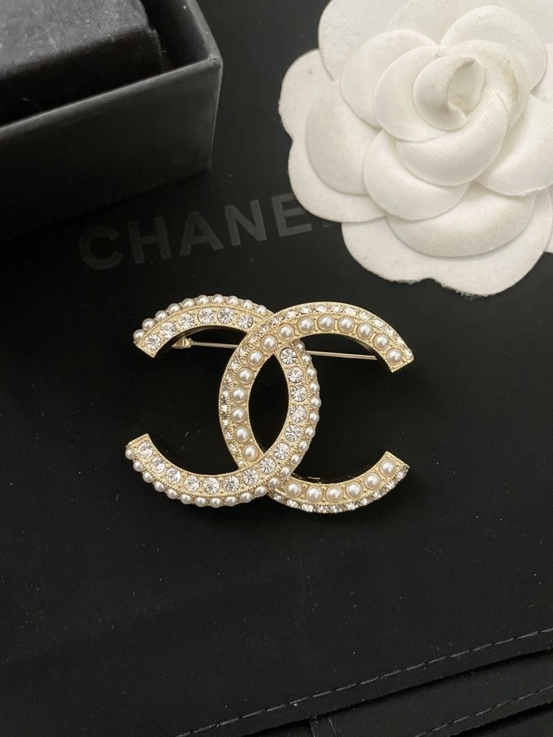 Accurate model Chanel Brooches