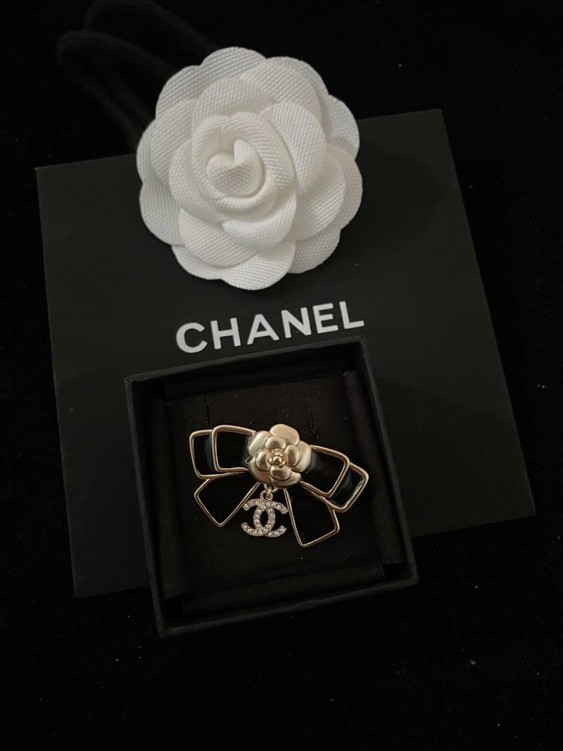 Accurate model Chanel Brooches
