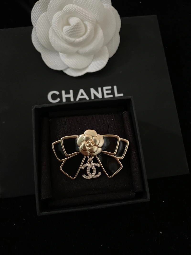 Accurate model Chanel Brooches