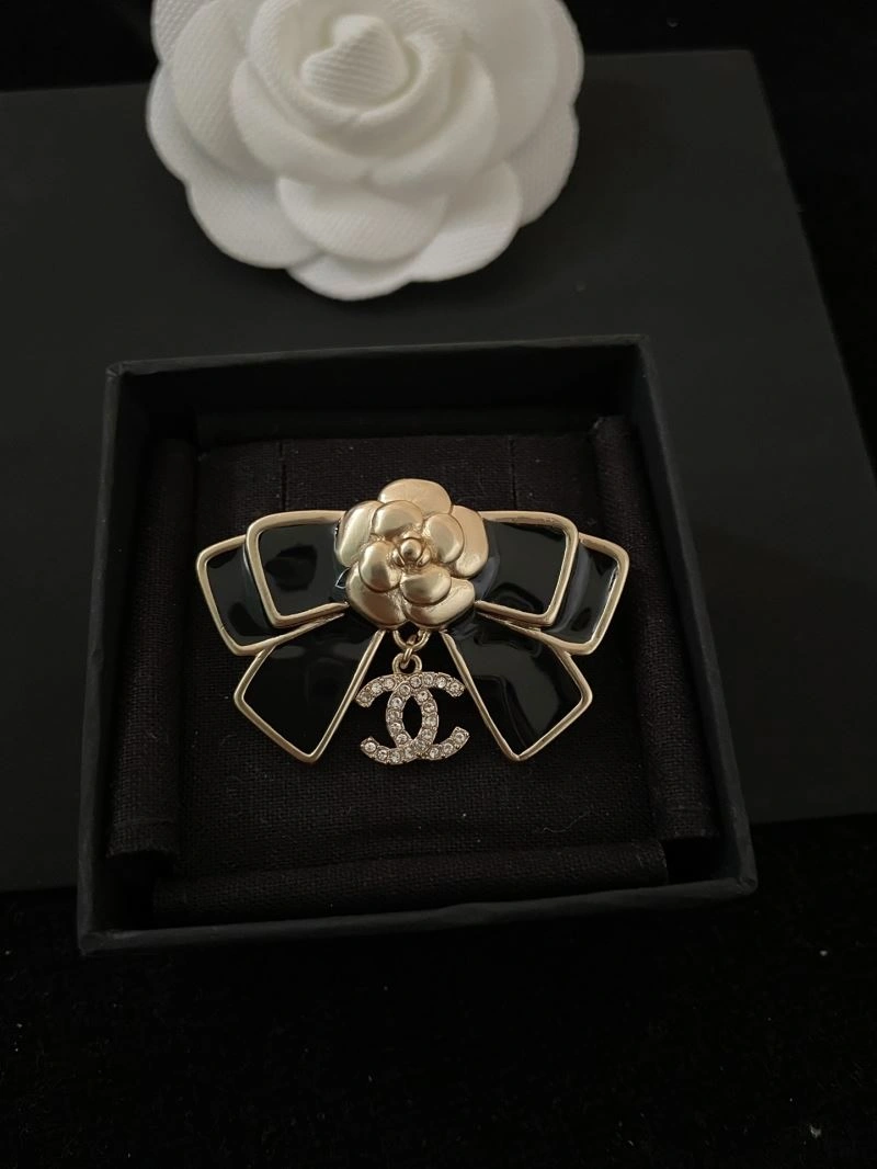Accurate model Chanel Brooches