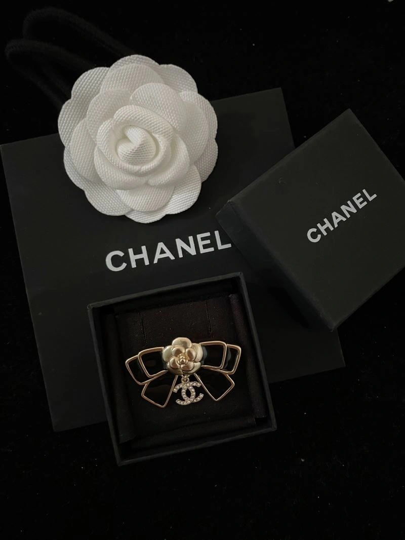 Accurate model Chanel Brooches