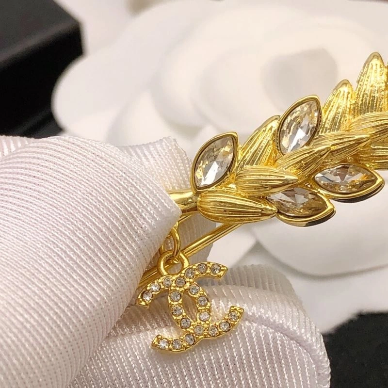 High fidelity Chanel Brooches