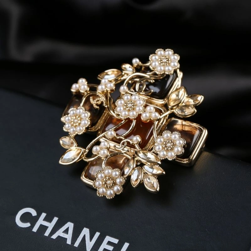 Low-cost Chanel Brooches