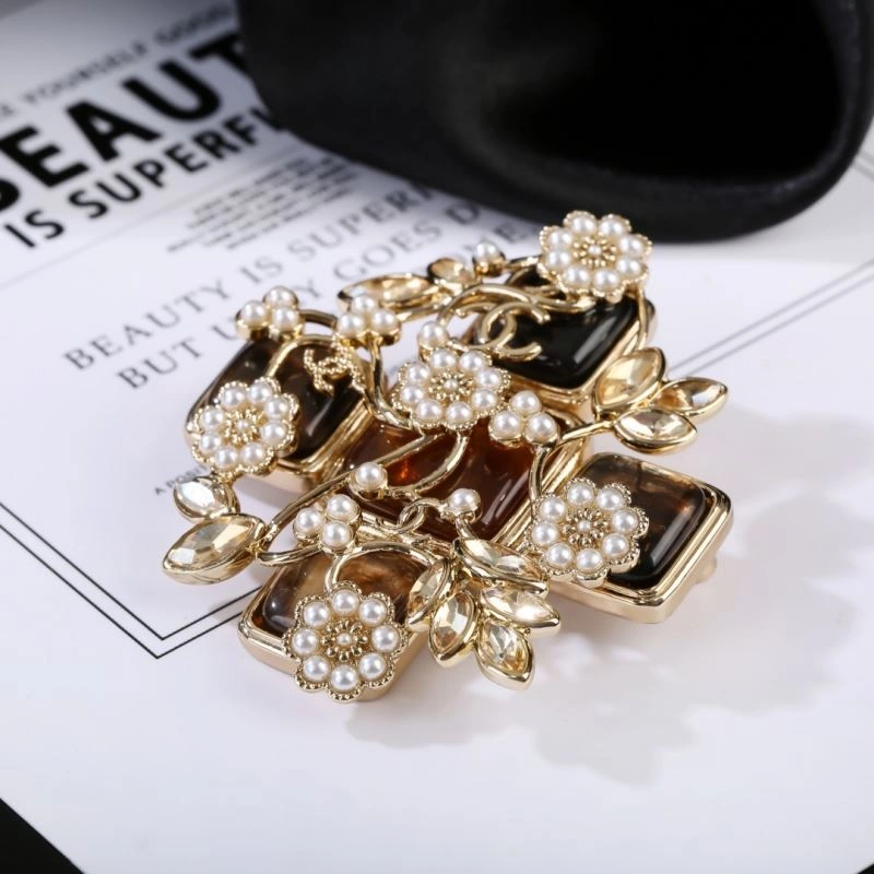 Low-cost Chanel Brooches