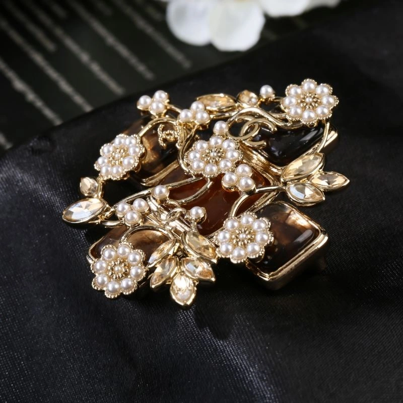 Low-cost Chanel Brooches