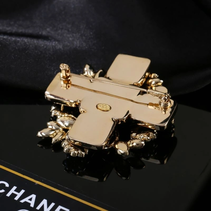 Low-cost Chanel Brooches