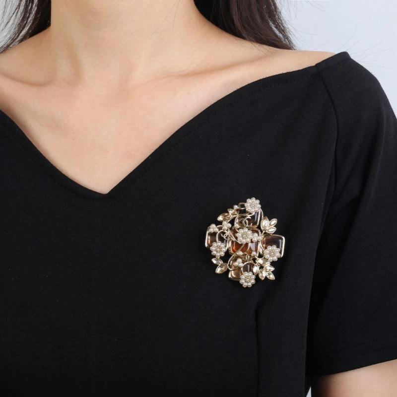Low-cost Chanel Brooches