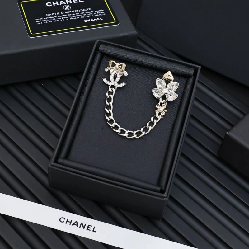Top match Chanel Brooches