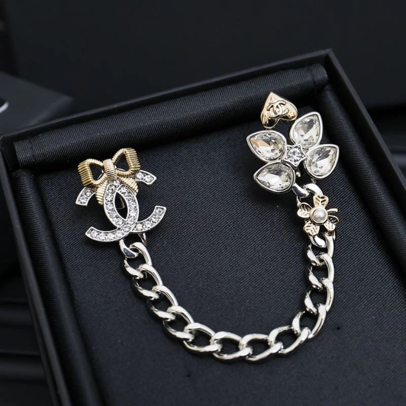 Top match Chanel Brooches