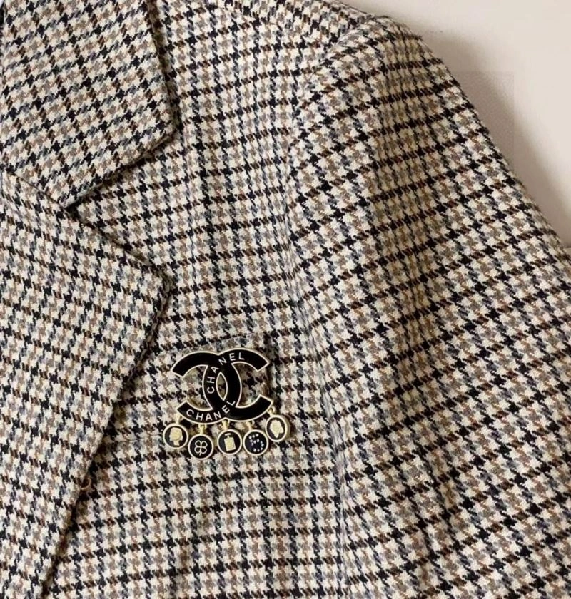 High fidelity Chanel Brooches
