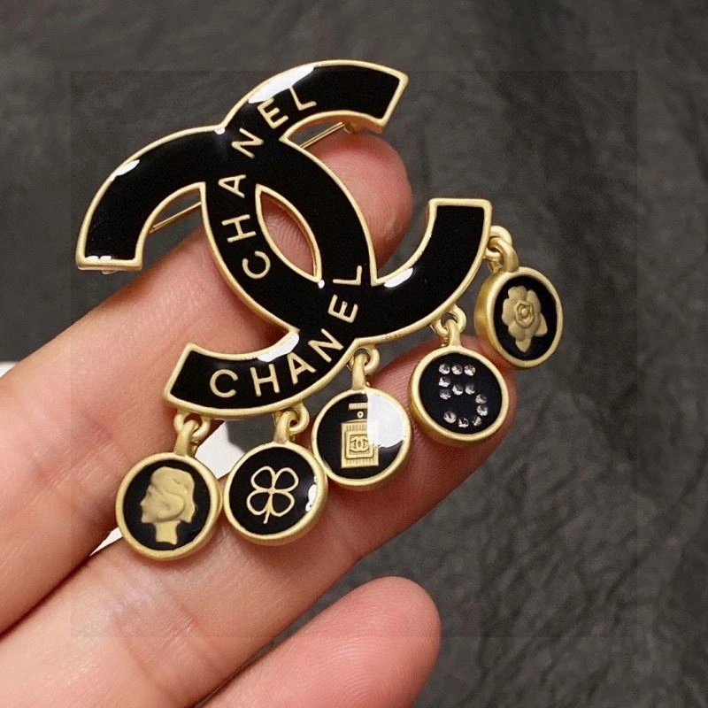 High fidelity Chanel Brooches