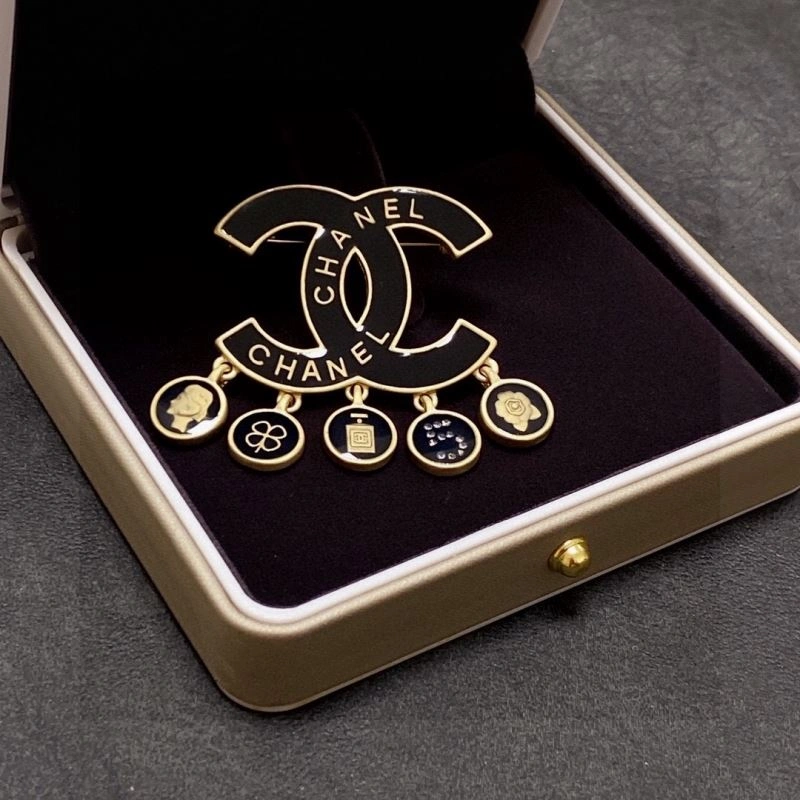 High fidelity Chanel Brooches