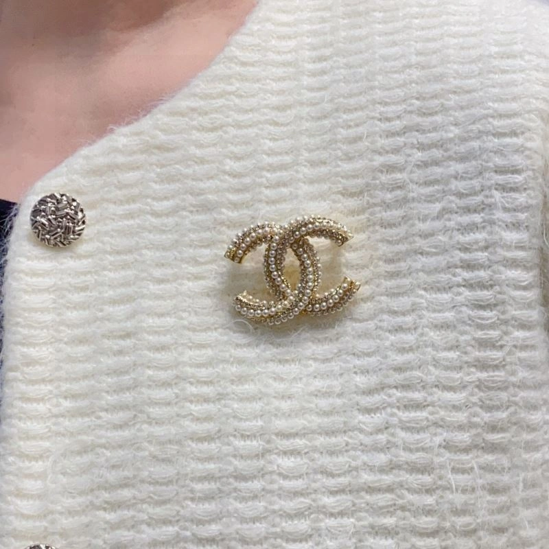 Top match Chanel Brooches