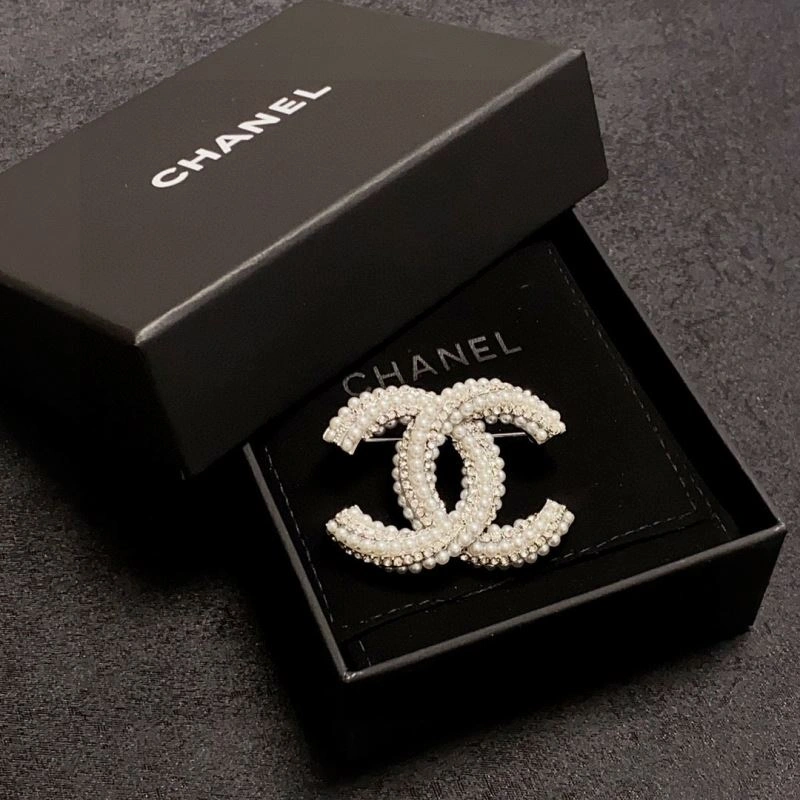 Top match Chanel Brooches