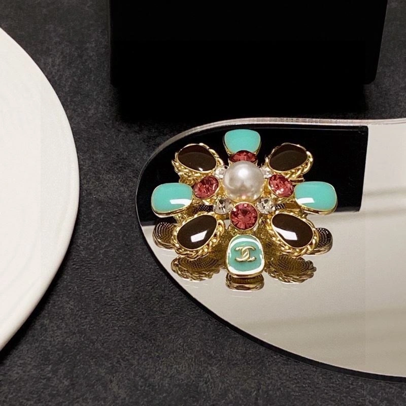 Low-cost Chanel Brooches