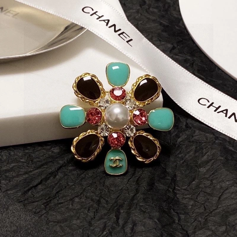 Low-cost Chanel Brooches